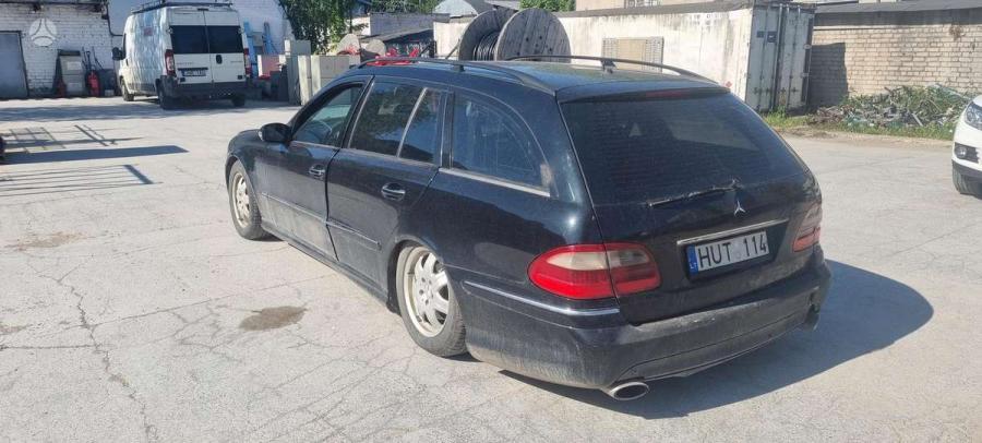Melns Mercedes-Benz E 320 2004 Viļņa, ar dzinēja tilpumu 3.22 L un nobraukumu 508 tūkst. km par 1000 €, foto 7 vietnē AUTOMOTO.COM.LV