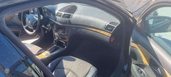 Melns Mercedes-Benz E 320 2004 Viļņa, ar dzinēja tilpumu 3.22 L un nobraukumu 508 tūkst. km par 1000 €, foto 9 vietnē AUTOMOTO.COM.LV