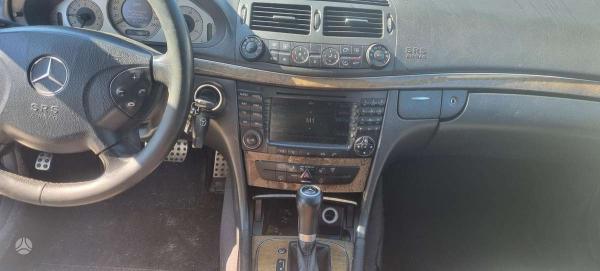 Melns Mercedes-Benz E 320 2004 Viļņa, ar dzinēja tilpumu 3.22 L un nobraukumu 508 tūkst. km par 1000 €, foto 10 vietnē AUTOMOTO.COM.LV