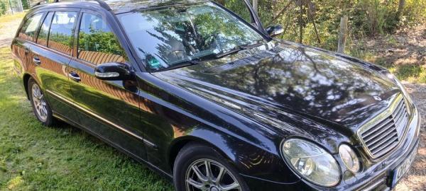 Black Mercedes-Benz E 320 2004 in Riga, with an engine capacity of 3.20 L and mileage of 411 thousand km for 2500 €, photo 2 on AUTOMOTO.COM.LV
