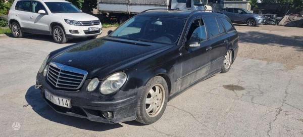 Black Mercedes-Benz E 320 2004 in Vilnius, with an engine capacity of 3.22 L and mileage of 508 thousand km for 1000 €, photo 1 on AUTOMOTO.COM.LV