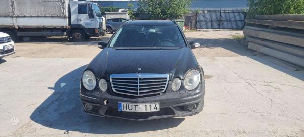 Black Mercedes-Benz E 320 2004 in Vilnius, with an engine capacity of 3.22 L and mileage of 508 thousand km for 1000 €, photo 2 on AUTOMOTO.COM.LV
