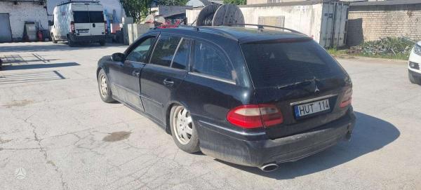 Black Mercedes-Benz E 320 2004 in Vilnius, with an engine capacity of 3.22 L and mileage of 508 thousand km for 1000 €, photo 6 on AUTOMOTO.COM.LV