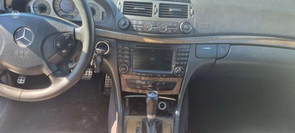 Black Mercedes-Benz E 320 2004 in Vilnius, with an engine capacity of 3.22 L and mileage of 508 thousand km for 1000 €, photo 10 on AUTOMOTO.COM.LV