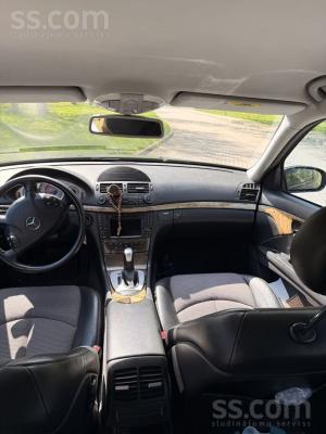 Black Mercedes-Benz E 320 2004 in Liepaja, with an engine capacity of 3.20 L and mileage of 362 thousand km for 3000 €, photo 3 on AUTOMOTO.COM.LV