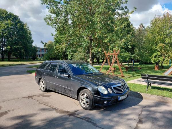 Black Mercedes-Benz E 320 2004 in Joniskis, with an engine capacity of 3.20 L and mileage of 330 thousand km for 1200 €, photo 1 on AUTOMOTO.COM.LV