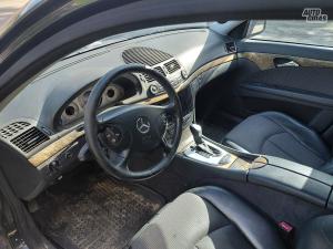 Black Mercedes-Benz E 320 2004 in Joniskis, with an engine capacity of 3.20 L and mileage of 330 thousand km for 1200 €, photo 8 on AUTOMOTO.COM.LV