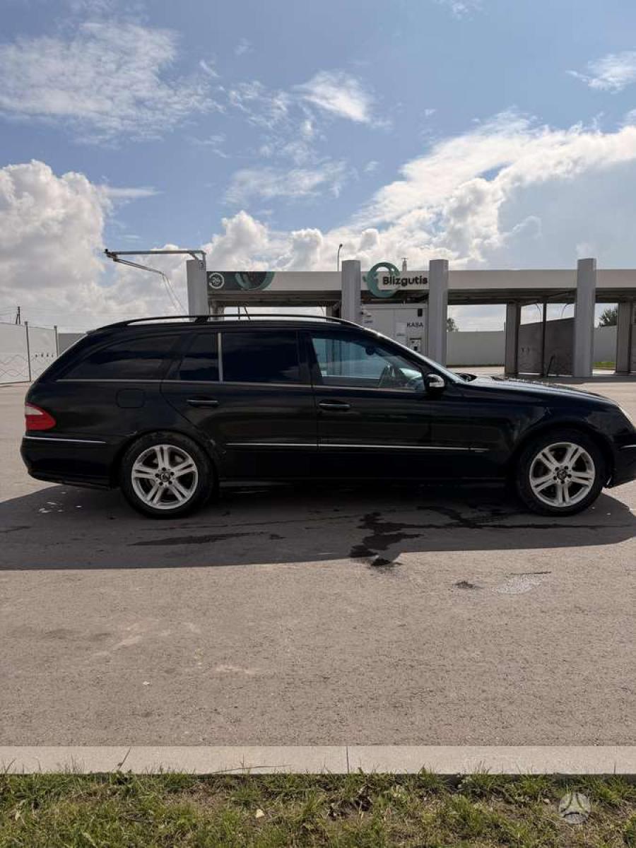 Black Mercedes-Benz E 320 2004 in Pasvalys, with an engine capacity of 0.00 L and mileage of 469 thousand km for 1450 €, photo 5 on AUTOMOTO.COM.LV