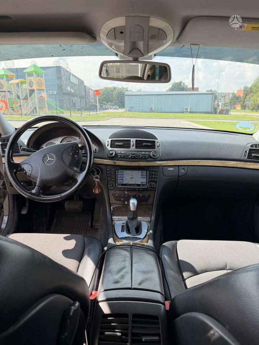 Black Mercedes-Benz E 320 2004 in Pasvalys, with an engine capacity of 0.00 L and mileage of 469 thousand km for 1450 €, photo 7 on AUTOMOTO.COM.LV