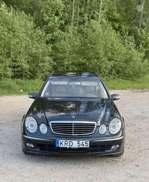 Black Mercedes-Benz E 320 2004 in Vilnius, with an engine capacity of 3.22 L and mileage of 279 thousand km for 1950 €, photo 4 on AUTOMOTO.COM.LV