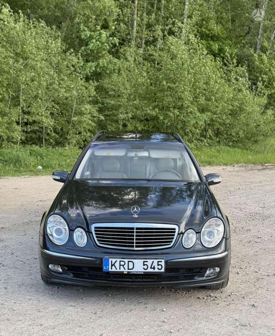 Black Mercedes-Benz E 320 2004 in Vilnius, with an engine capacity of 3.22 L and mileage of 279 thousand km for 1950 €, photo 4 on AUTOMOTO.COM.LV