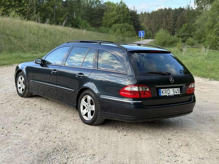 Black Mercedes-Benz E 320 2004 in Vilnius, with an engine capacity of 3.22 L and mileage of 279 thousand km for 1950 €, photo 5 on AUTOMOTO.COM.LV