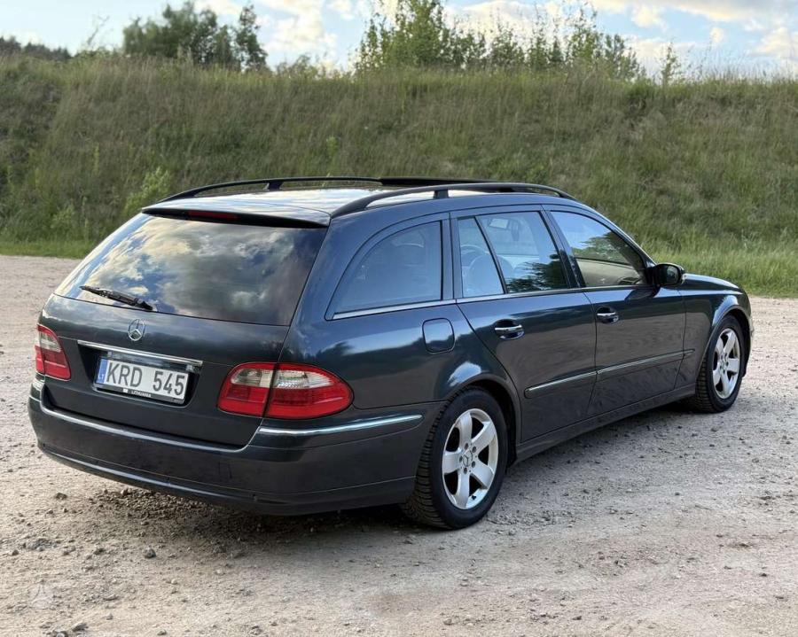 Black Mercedes-Benz E 320 2004 in Vilnius, with an engine capacity of 3.22 L and mileage of 279 thousand km for 1950 €, photo 6 on AUTOMOTO.COM.LV
