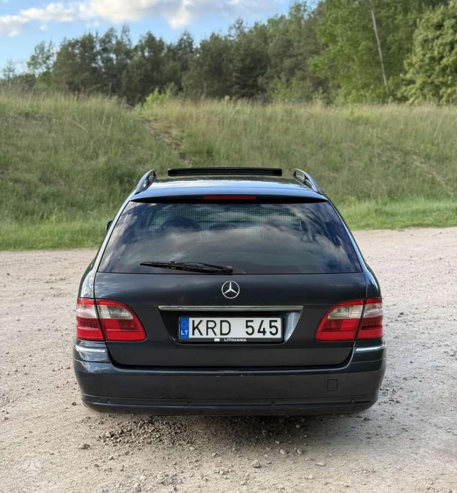 Black Mercedes-Benz E 320 2004 in Vilnius, with an engine capacity of 3.22 L and mileage of 279 thousand km for 1950 €, photo 7 on AUTOMOTO.COM.LV