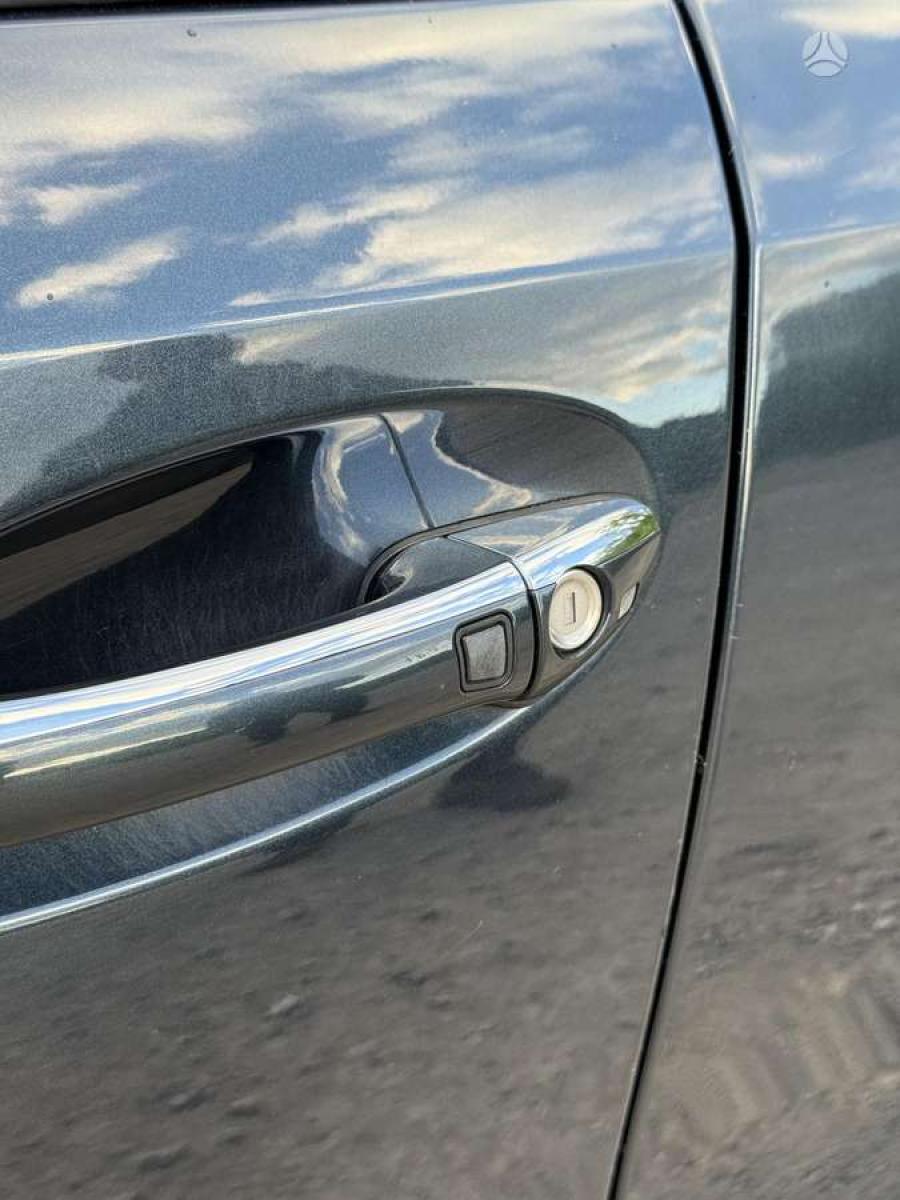 Black Mercedes-Benz E 320 2004 in Vilnius, with an engine capacity of 3.22 L and mileage of 279 thousand km for 1950 €, photo 13 on AUTOMOTO.COM.LV