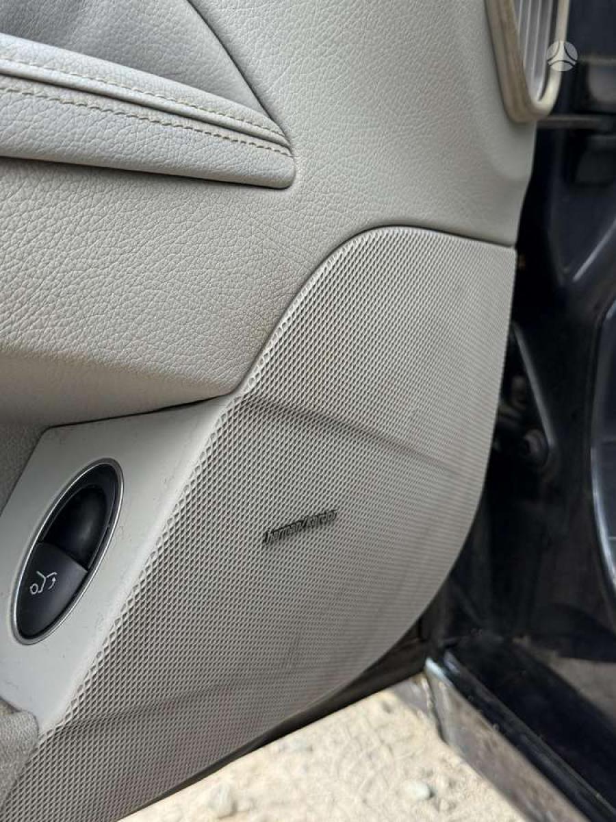 Black Mercedes-Benz E 320 2004 in Vilnius, with an engine capacity of 3.22 L and mileage of 279 thousand km for 1950 €, photo 14 on AUTOMOTO.COM.LV