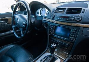 Melns Mercedes-Benz E 320 2005 Cēsis, ar dzinēja tilpumu 3.00 L un nobraukumu 296 tūkst. km par 3600 €, foto 19 vietnē AUTOMOTO.COM.LV