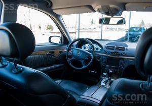 Melns Mercedes-Benz E 320 2005 Cēsis, ar dzinēja tilpumu 3.00 L un nobraukumu 296 tūkst. km par 3600 €, foto 21 vietnē AUTOMOTO.COM.LV