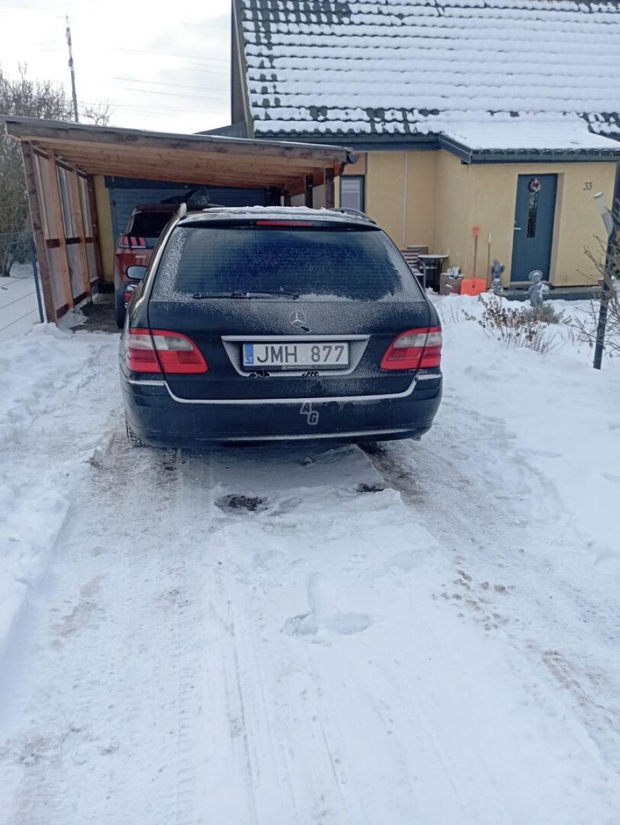 Melns Mercedes-Benz E 320 2005 Pagėgiai, ar dzinēja tilpumu 3.20 L un nobraukumu 391 tūkst. km par 2800 €, foto 1 vietnē AUTOMOTO.COM.LV