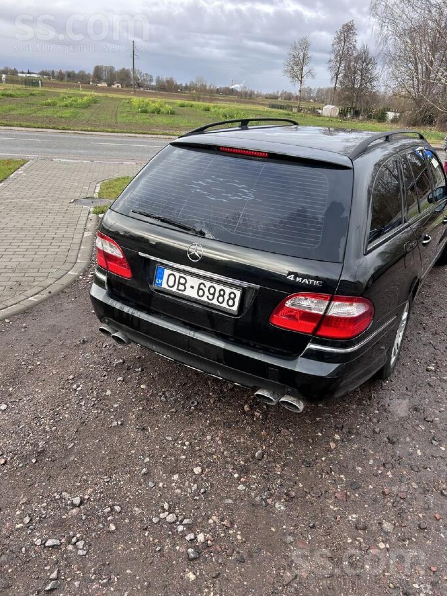 Черный Мерседес Е 320 2005 в Цесис, объемом двигателя 3.20 л и пробегом 238 тыс. км за 3500 €, фото 3 на AUTOMOTO.COM.LV