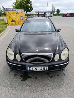 Черный Мерседес Е 320 2005 в Клайпеда, объемом двигателя 2.99 л и пробегом 452 тыс. км за 2000 €, фото 3 на AUTOMOTO.COM.LV