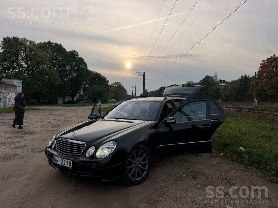 Черный Мерседес Е 320 2005 в Рига, объемом двигателя 3.20 л и пробегом 393 тыс. км за 2500 €, фото 4 на AUTOMOTO.COM.LV