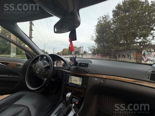 Melns Mercedes-Benz E 320 2005 Rīga, ar dzinēja tilpumu 3.20 L un nobraukumu 393 tūkst. km par 2850 €, foto 10 vietnē AUTOMOTO.COM.LV