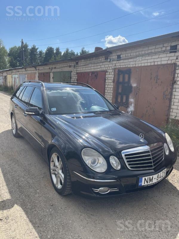 Melns Mercedes-Benz E 320 2006 Daugavpils, ar dzinēja tilpumu 3.00 L un nobraukumu 293 tūkst. km par 3300 €, foto 2 vietnē AUTOMOTO.COM.LV