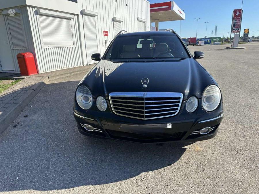 Black Mercedes-Benz E 320 2006 in Vilnius, with an engine capacity of 2.99 L and mileage of 297 thousand km for 2950 €, photo 1 on AUTOMOTO.COM.LV