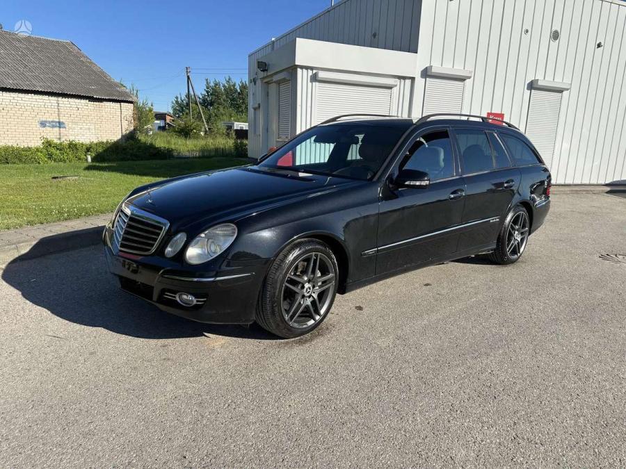 Black Mercedes-Benz E 320 2006 in Vilnius, with an engine capacity of 2.99 L and mileage of 297 thousand km for 2950 €, photo 3 on AUTOMOTO.COM.LV