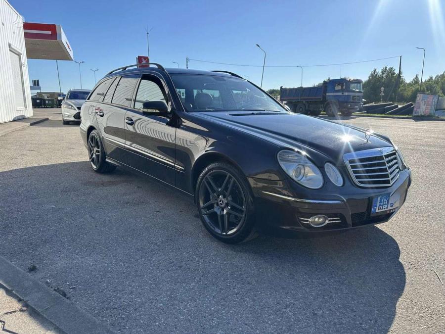 Black Mercedes-Benz E 320 2006 in Vilnius, with an engine capacity of 2.99 L and mileage of 297 thousand km for 2950 €, photo 4 on AUTOMOTO.COM.LV