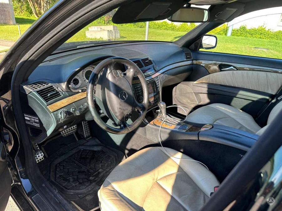 Black Mercedes-Benz E 320 2006 in Vilnius, with an engine capacity of 2.99 L and mileage of 297 thousand km for 2950 €, photo 5 on AUTOMOTO.COM.LV