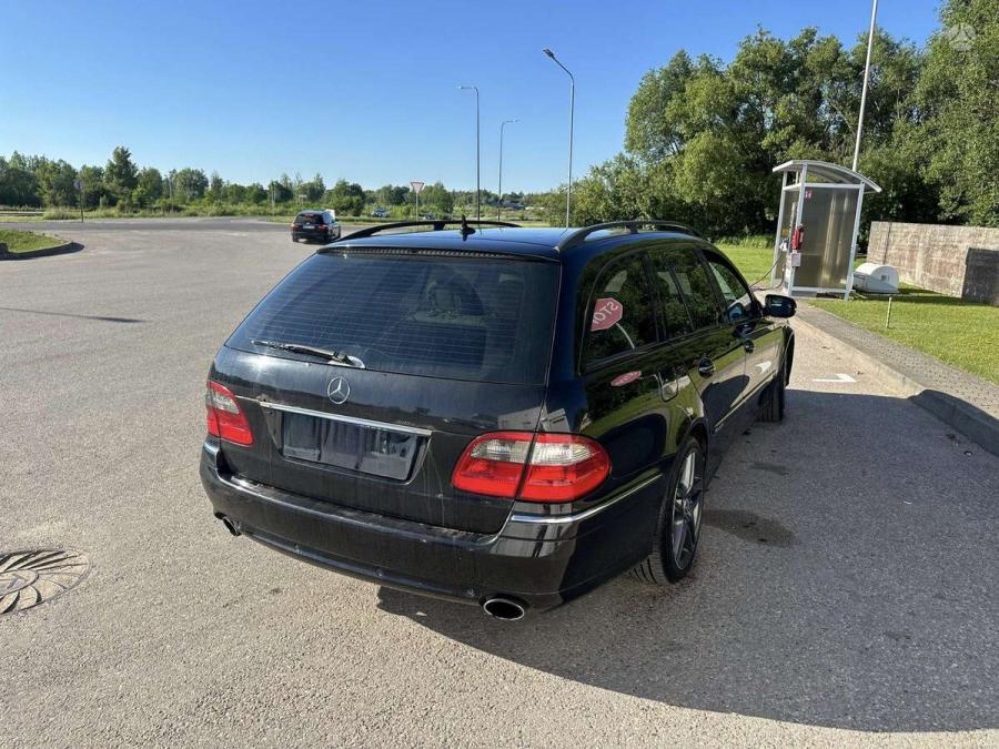 Black Mercedes-Benz E 320 2006 in Vilnius, with an engine capacity of 2.99 L and mileage of 297 thousand km for 2950 €, photo 6 on AUTOMOTO.COM.LV