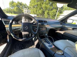 Black Mercedes-Benz E 320 2006 in Vilnius, with an engine capacity of 2.99 L and mileage of 297 thousand km for 2950 €, photo 7 on AUTOMOTO.COM.LV