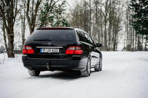 Melns Mercedes-Benz E 320 2007 Mažeikiai, ar dzinēja tilpumu 2.99 L un nobraukumu 331 tūkst. km par 5000 €, foto 24 vietnē AUTOMOTO.COM.LV