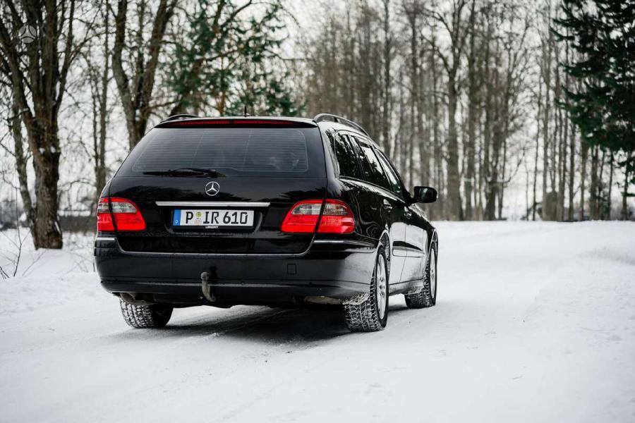 Melns Mercedes-Benz E 320 2007 Mažeikiai, ar dzinēja tilpumu 2.99 L un nobraukumu 331 tūkst. km par 5000 €, foto 24 vietnē AUTOMOTO.COM.LV