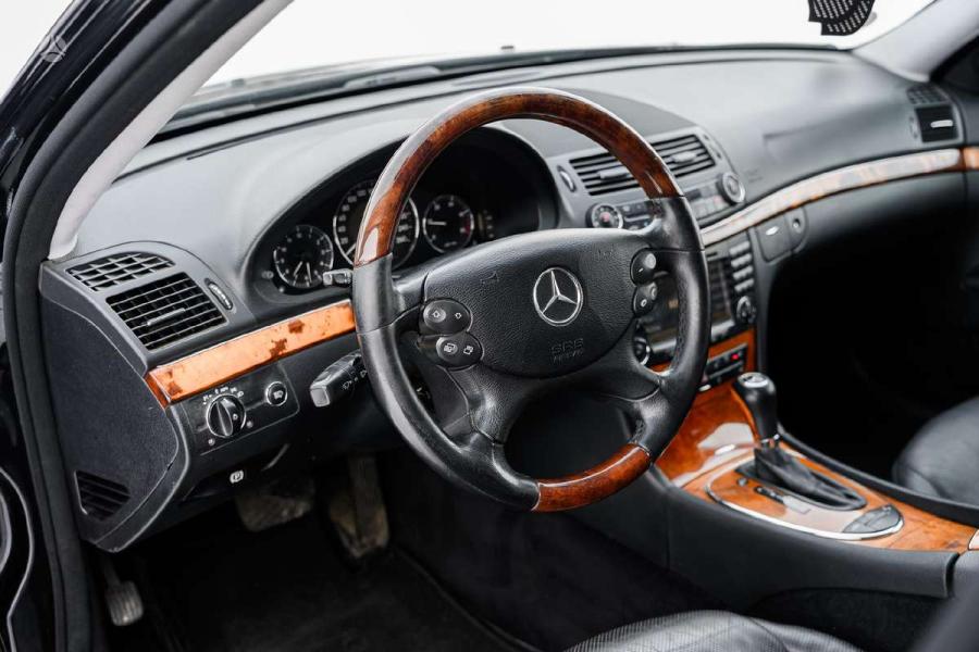 Melns Mercedes-Benz E 320 2007 Mažeikiai, ar dzinēja tilpumu 2.99 L un nobraukumu 331 tūkst. km par 5000 €, foto 37 vietnē AUTOMOTO.COM.LV