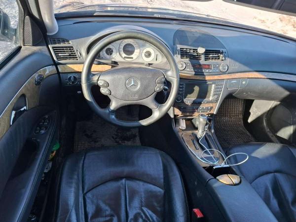 Black Mercedes-Benz E 320 2007 in Vilnius, with an engine capacity of 2.99 L and mileage of 345 thousand km for 3800 €, photo 6 on AUTOMOTO.COM.LV