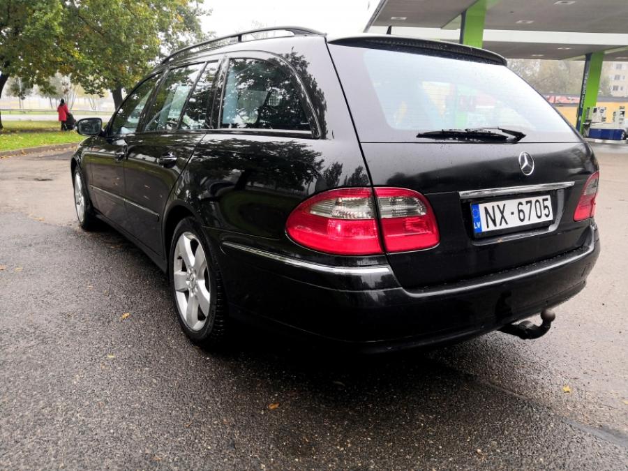Black Mercedes-Benz E 320 2007 in Riga, with an engine capacity of 3.20 L and mileage of 381 thousand km for 3700 €, photo 3 on AUTOMOTO.COM.LV