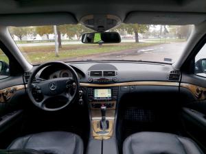 Black Mercedes-Benz E 320 2007 in Riga, with an engine capacity of 3.20 L and mileage of 381 thousand km for 3700 €, photo 6 on AUTOMOTO.COM.LV