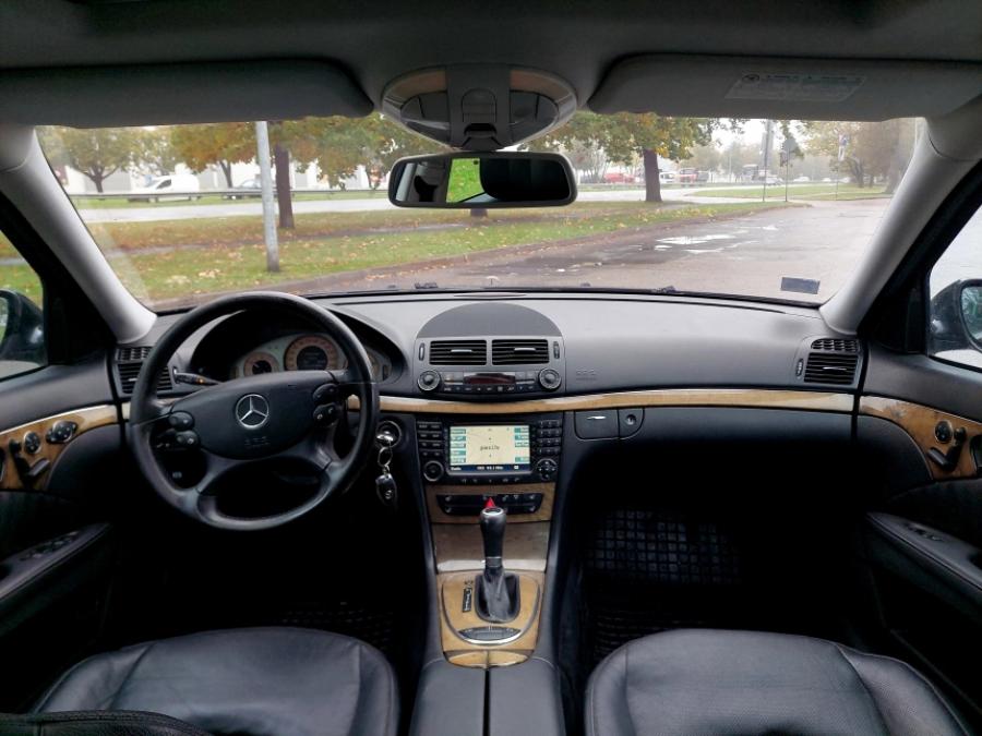 Black Mercedes-Benz E 320 2007 in Riga, with an engine capacity of 3.20 L and mileage of 381 thousand km for 3700 €, photo 6 on AUTOMOTO.COM.LV