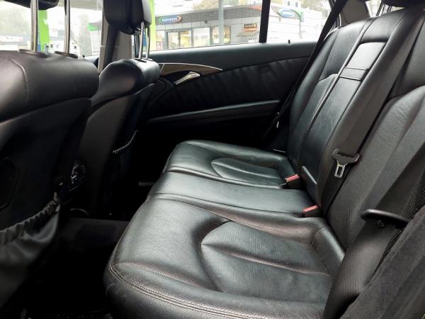 Black Mercedes-Benz E 320 2007 in Riga, with an engine capacity of 3.20 L and mileage of 381 thousand km for 3700 €, photo 8 on AUTOMOTO.COM.LV