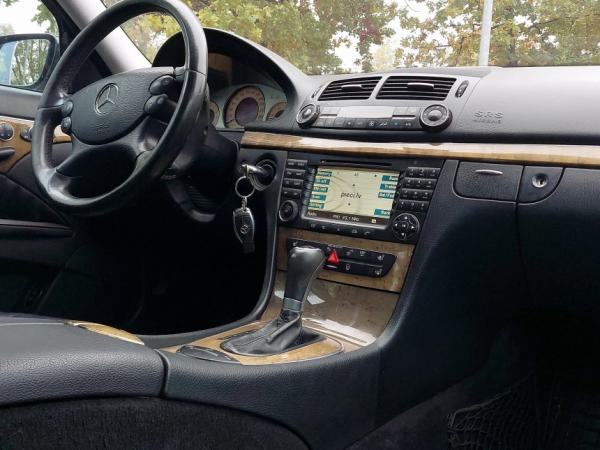 Black Mercedes-Benz E 320 2007 in Riga, with an engine capacity of 3.20 L and mileage of 381 thousand km for 3700 €, photo 10 on AUTOMOTO.COM.LV