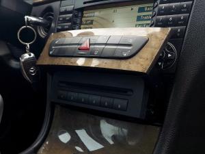 Black Mercedes-Benz E 320 2007 in Riga, with an engine capacity of 3.20 L and mileage of 381 thousand km for 3700 €, photo 12 on AUTOMOTO.COM.LV