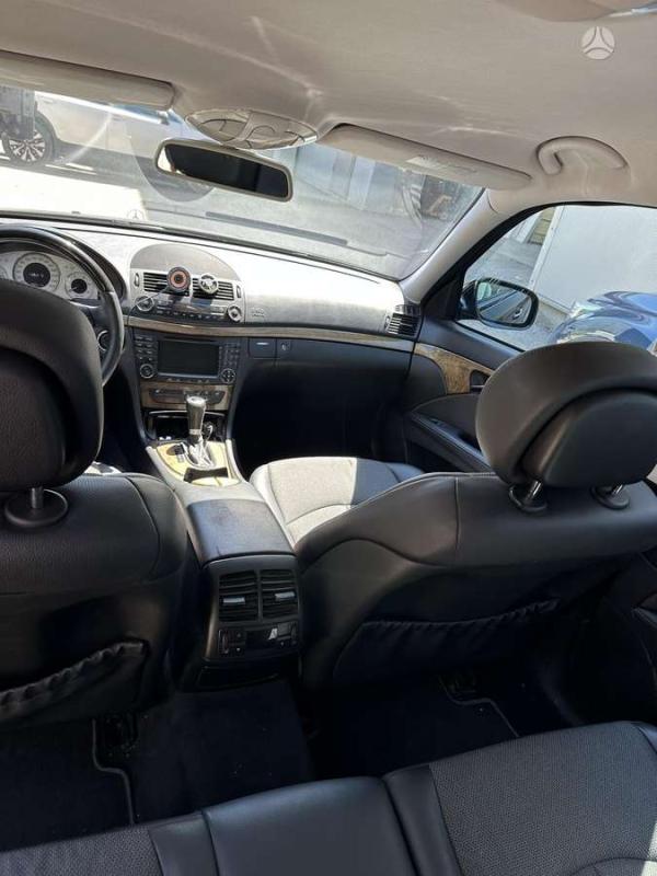 Melns Mercedes-Benz E 320 2007 Viļņa, ar dzinēja tilpumu 3.20 L un nobraukumu 365 tūkst. km par 2400 €, foto 3 vietnē AUTOMOTO.COM.LV