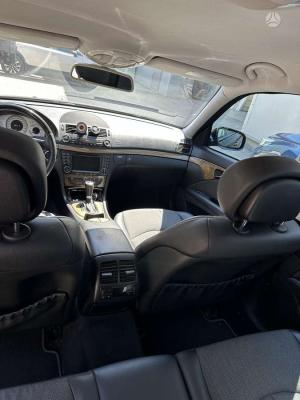 Black Mercedes-Benz E 320 2007 in Vilnius, with an engine capacity of 3.20 L and mileage of 365 thousand km for 2400 €, photo 4 on AUTOMOTO.COM.LV