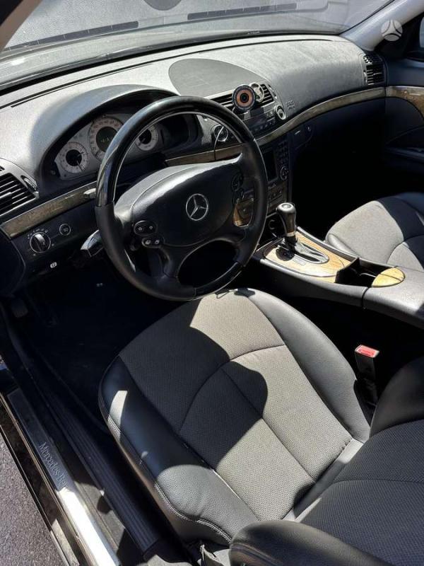 Melns Mercedes-Benz E 320 2007 Viļņa, ar dzinēja tilpumu 3.20 L un nobraukumu 365 tūkst. km par 2400 €, foto 5 vietnē AUTOMOTO.COM.LV