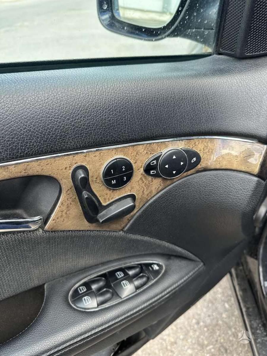 Black Mercedes-Benz E 320 2007 in Vilnius, with an engine capacity of 3.20 L and mileage of 365 thousand km for 2400 €, photo 12 on AUTOMOTO.COM.LV