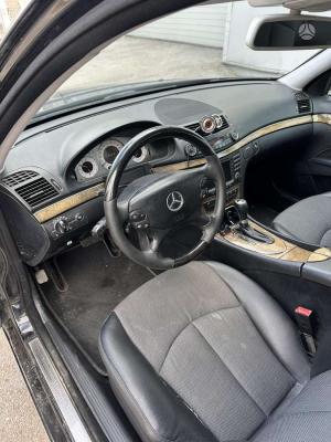 Black Mercedes-Benz E 320 2007 in Vilnius, with an engine capacity of 3.20 L and mileage of 365 thousand km for 2400 €, photo 13 on AUTOMOTO.COM.LV
