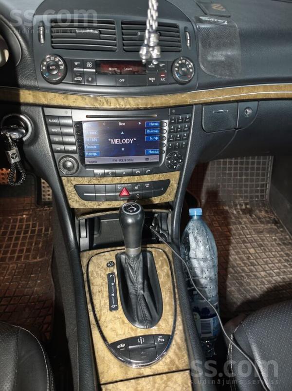 Black Mercedes-Benz E 320 2008 in Riga, with an engine capacity of 3.00 L and mileage of 295 thousand km for 6000 €, photo 6 on AUTOMOTO.COM.LV